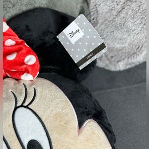 Primark | Bedding | Nwt Primark Exclusive Disney Minnie Mouse Cushion ...